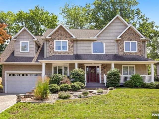 292 Gorden Dr, Paramus, NJ 07652