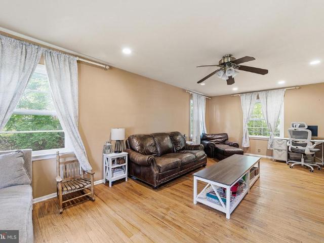 292 Glenn Ave