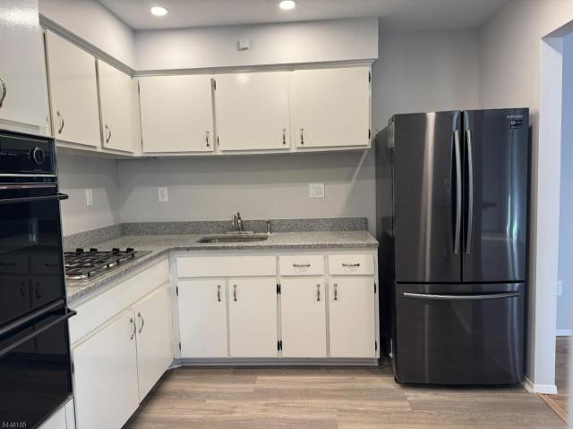 292 Hoover Ave # 6