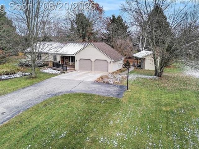 292 Norlynn Dr, Oceola Township, MI 48843