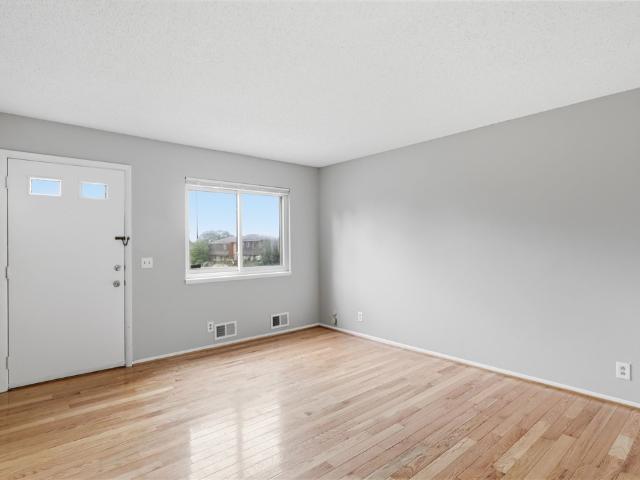292 Surrey Hill Way
