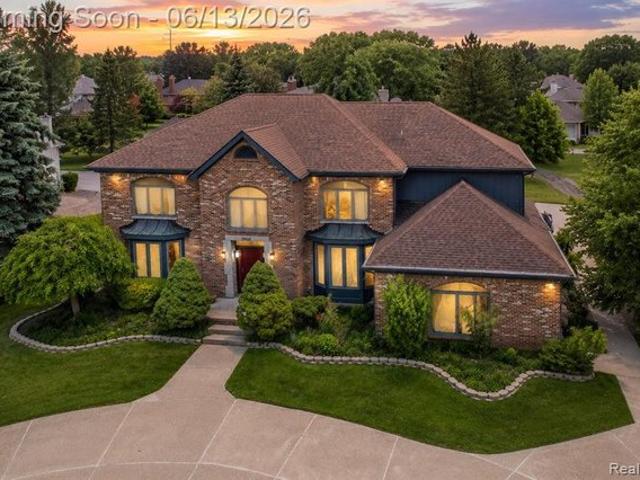29342 Strathmore Dr, Farmington Hills, MI 48331