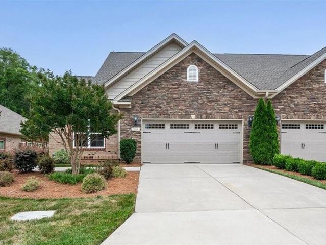 2934 York Place Dr, Walkertown, NC 27051