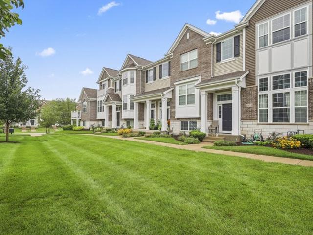 2935 Madison Dr, Naperville, IL 60564