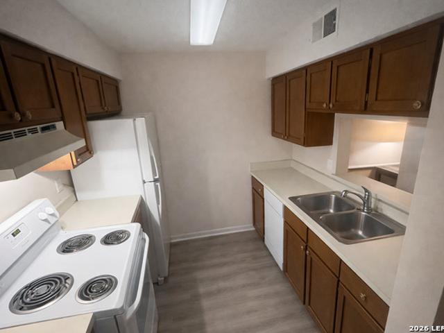 2935 Nacogdoches
