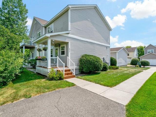 2935 Hemingway Dr, Chaska, MN 55318