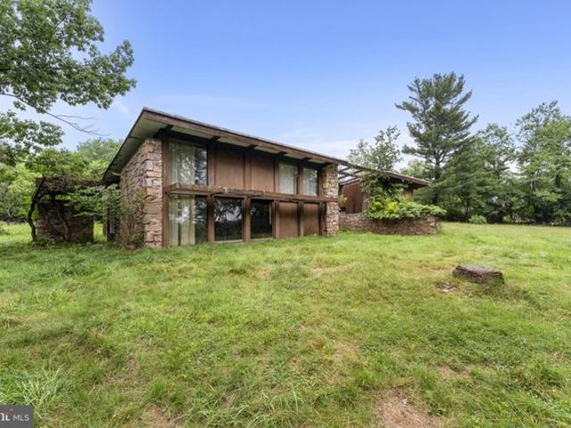 2935 Whitehall Rd, Norristown, PA 19403