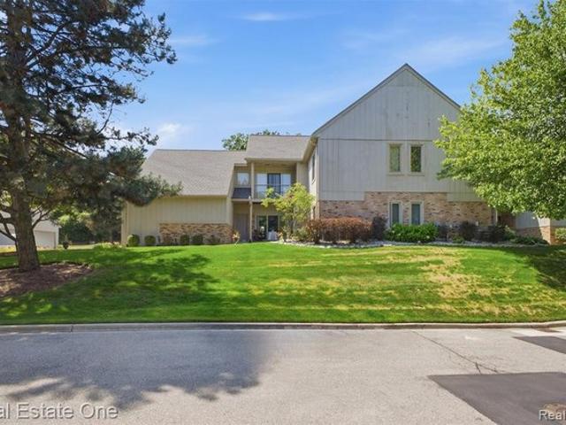 29363 Laurel Dr, Farmington Hills, MI 48331