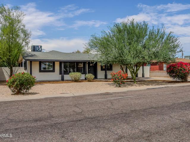 2936 w highland avenue