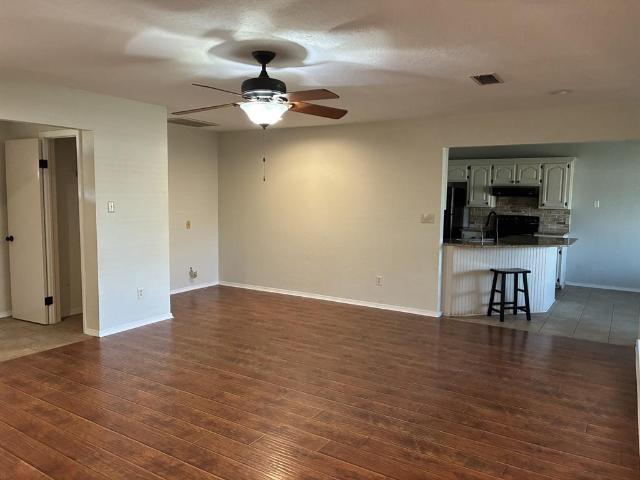 2937 Laurel Circle