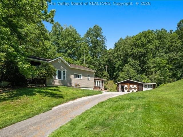 2937 Queen Rd, Clendenin, WV 25045
