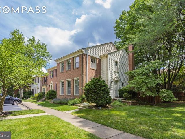 2937 Village Spring Ln, Vienna, VA