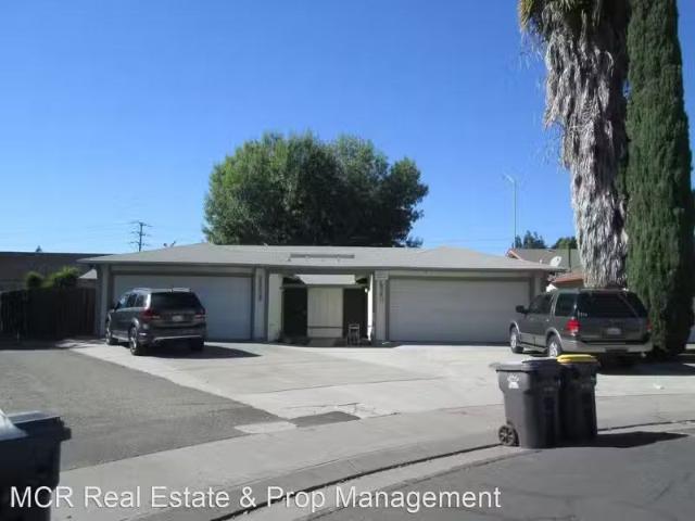2938 CUSHING CT. 2938 2940 CUSHING CT