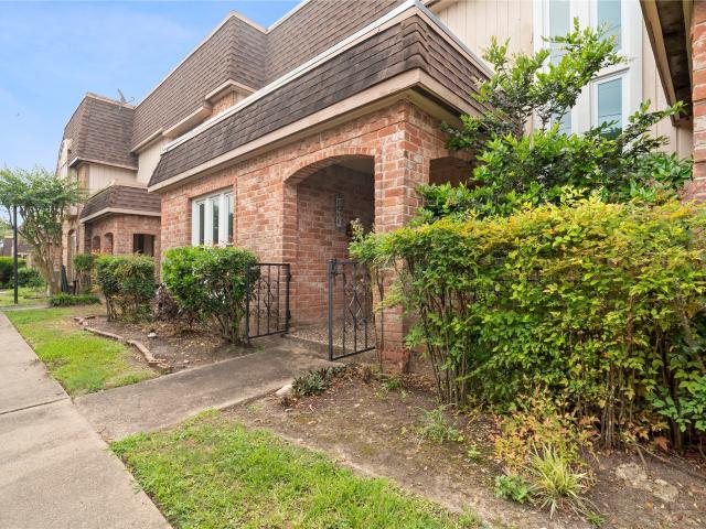 2938 Camelot Lane