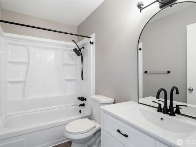 2938 E Walnut Street # 5