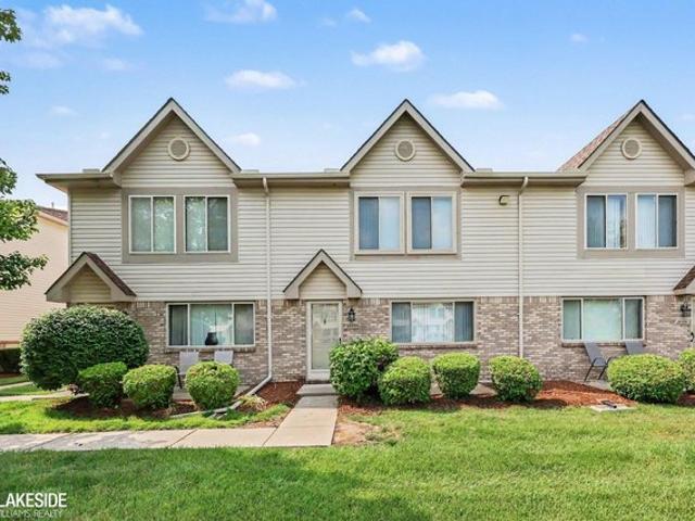 29393 Maurice Ct, Chesterfield Township, MI 48047