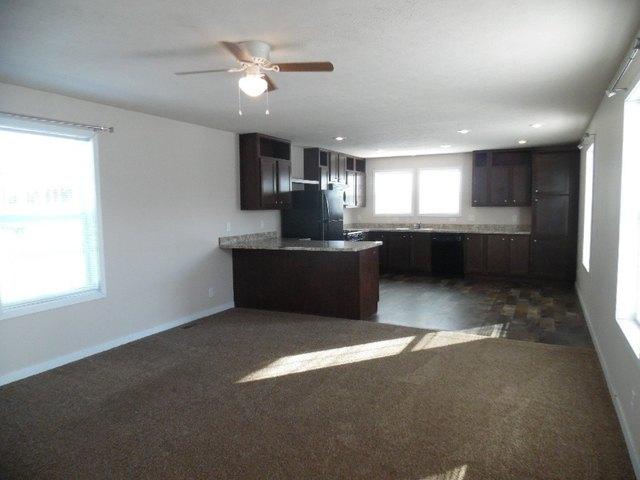 29396 Birch Dr, Flat Rock, MI 48134