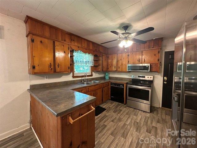 2939 Links Dr, Granite Falls, NC 28630