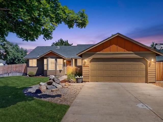 2939 SW Reindeer Ave, Redmond, OR 97756