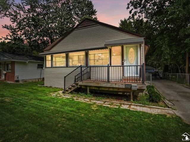 29305 Van Riper St, Flat Rock, MI 48134