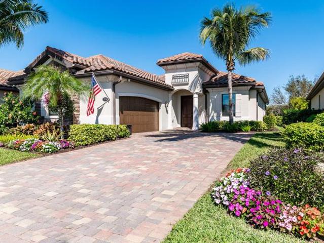 2930 Aviamar Cir, Naples, FL 34114
