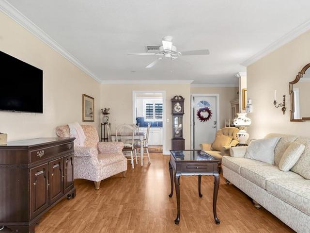2930 Crosley Dr E Apt M, West Palm Beach, FL 33415