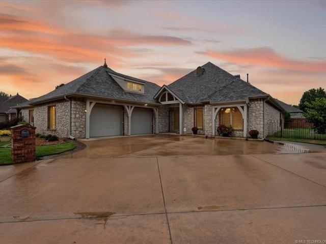 2930 Versailles Pl, Bartlesville, OK 74006