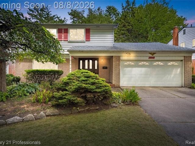 29314 Walker Dr, Warren, MI 48092
