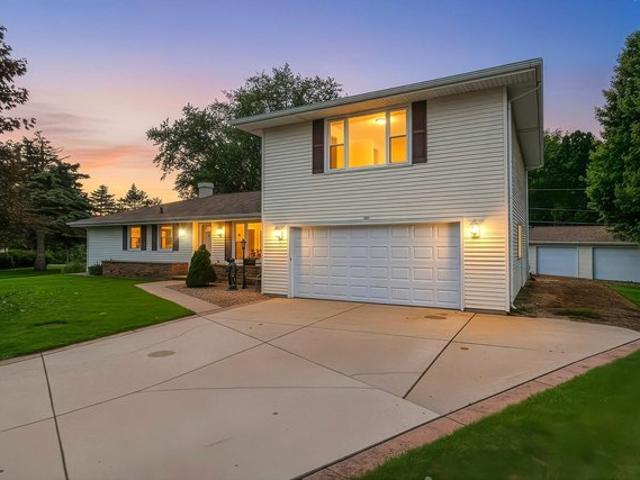 2931 Brookview Dr, Green Bay, WI 54313