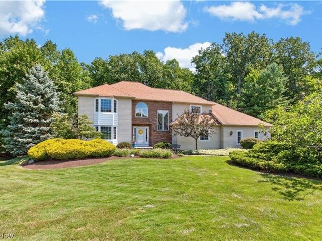2931 Canterbury Ct, Willoughby Hills, OH 44094