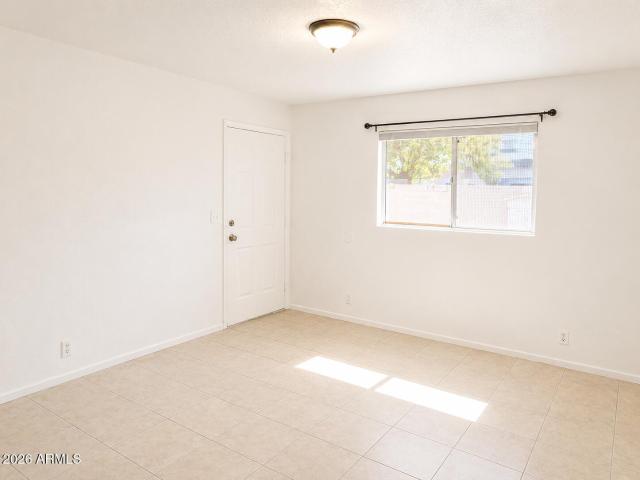 2931 E Beck Lane # 4