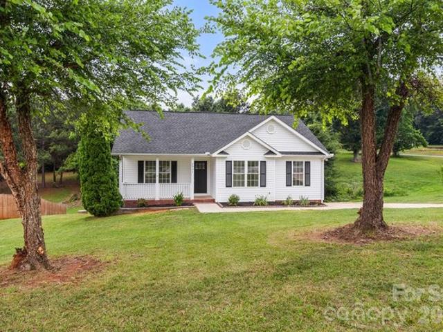 2931 Greenleaf Rd, Clover, SC 29710