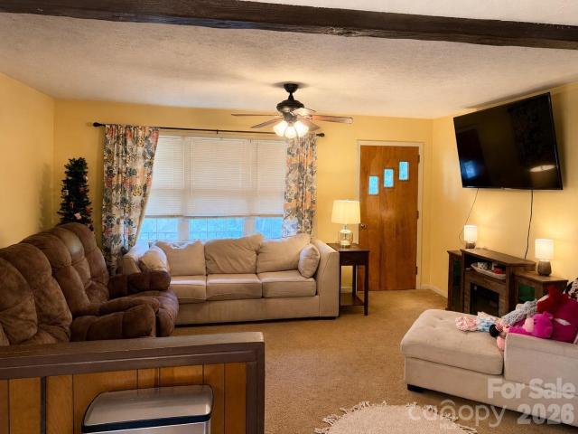 2931 POPLAR Circle