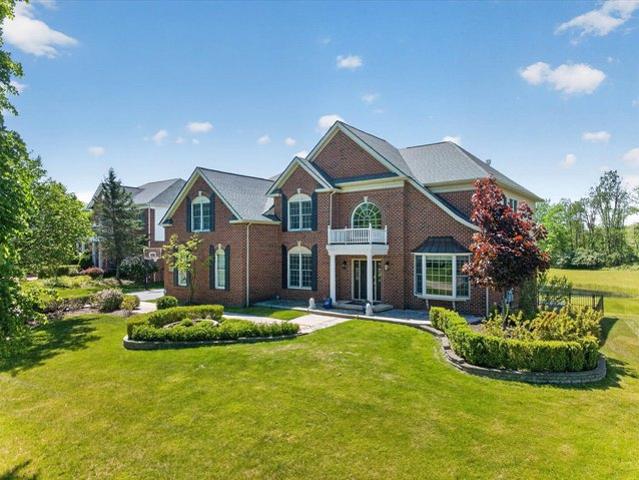 2931 Walnut Ridge Dr, Ann Arbor, MI 48103