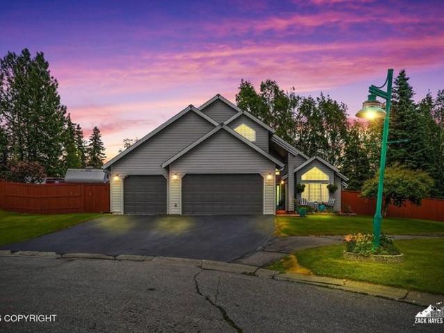 2932 Meadow Wood Cir, Anchorage, AK 99516