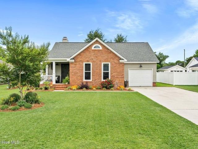 2932 New Town Dr, Wilmington, NC 28405