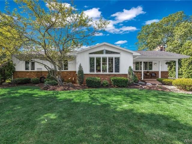 2932 Brent Dr, Sanborn, NY 14132