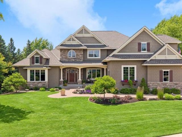 2932 Fairway Dr, Chaska, MN 55318