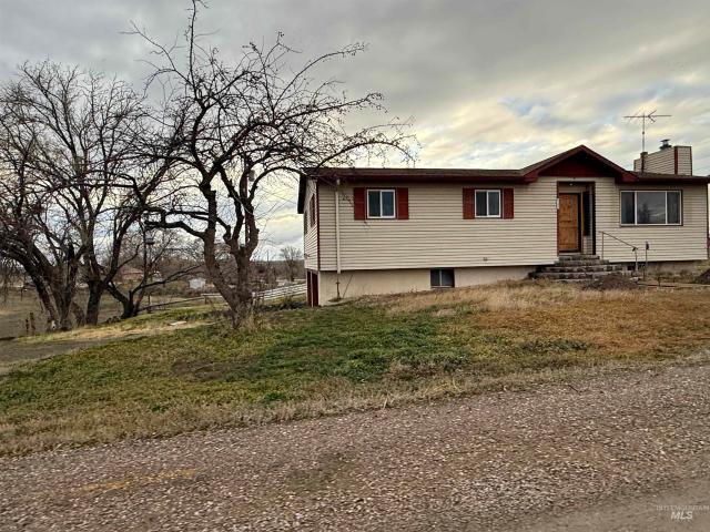 2932 S Arthur