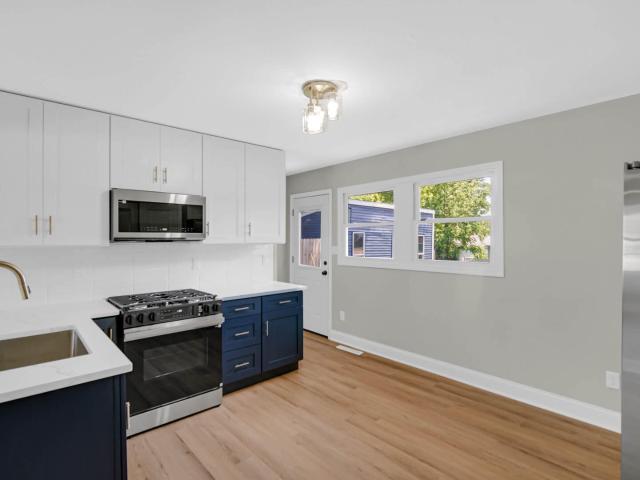 2933 W 38th Place