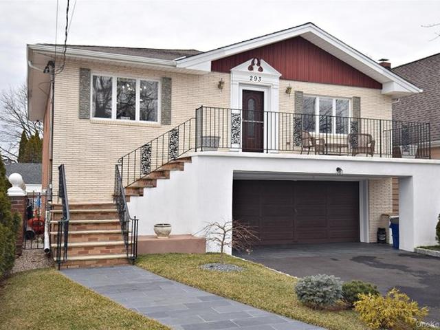 293 85th Ave, Floral Park, NY 11001