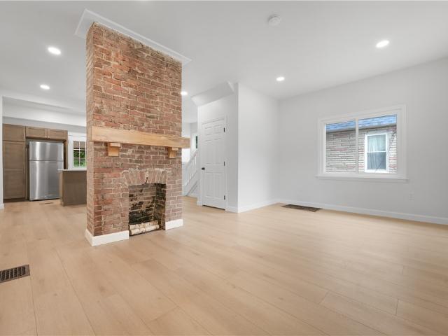 293 Lexington Ct