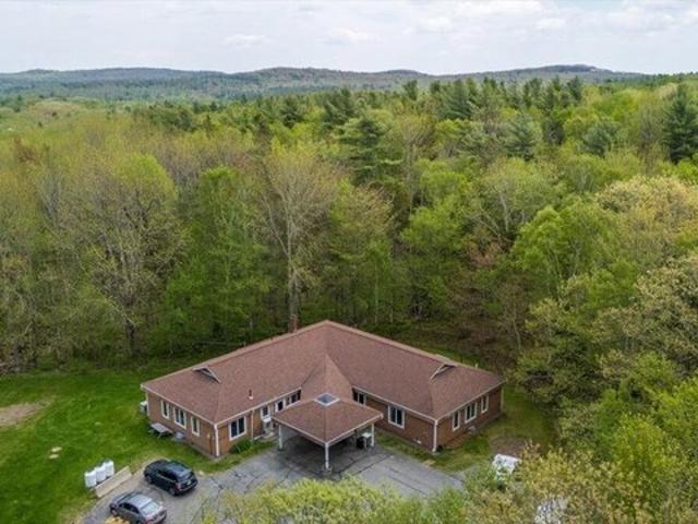 293 Ludwig Rd, Hope, ME 04847