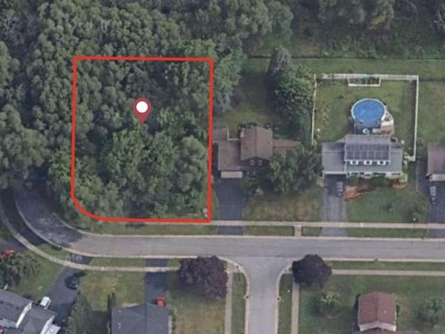 293 Woodsmoke Ln, Rochester, NY 14612