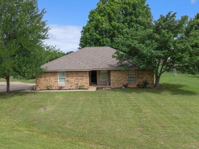 2944 Whispering Creek Ln, Burleson, TX 76028
