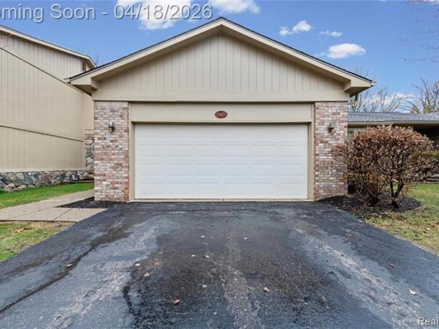 29455 Sylvan Ln, Farmington Hills, MI 48334