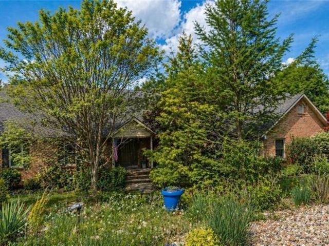 2945 Ash Meadows Blvd, Zanesville, OH 43701