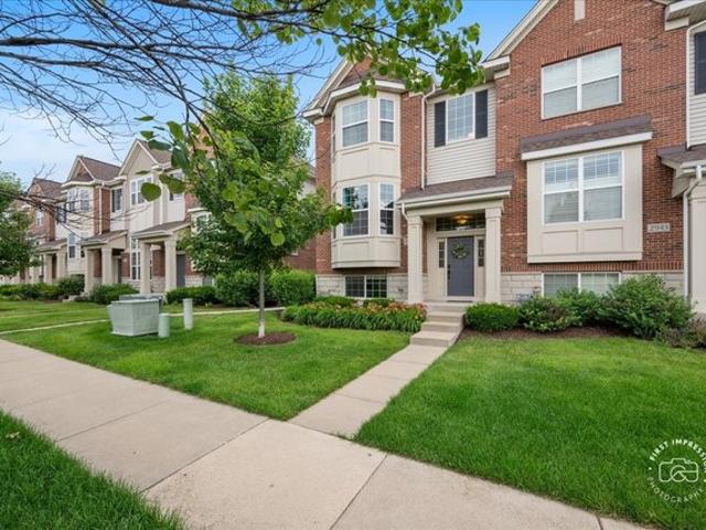 2945 Henley Ln, Naperville, IL 60540