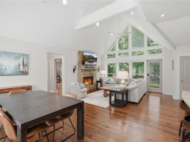2945 Lakeside Drive