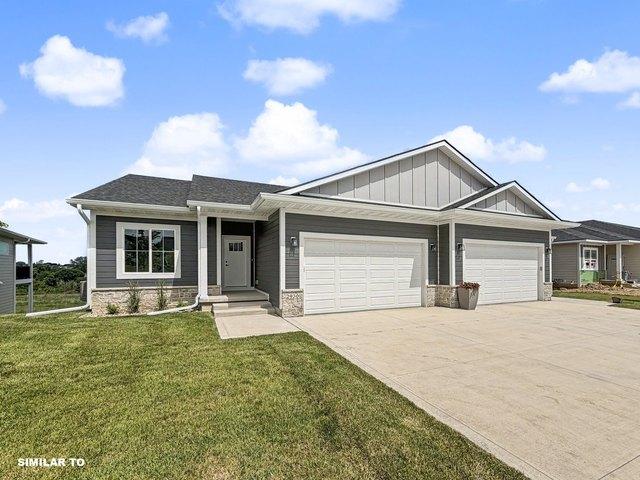 2946 Lake Hill Dr, Des Moines, IA 50320